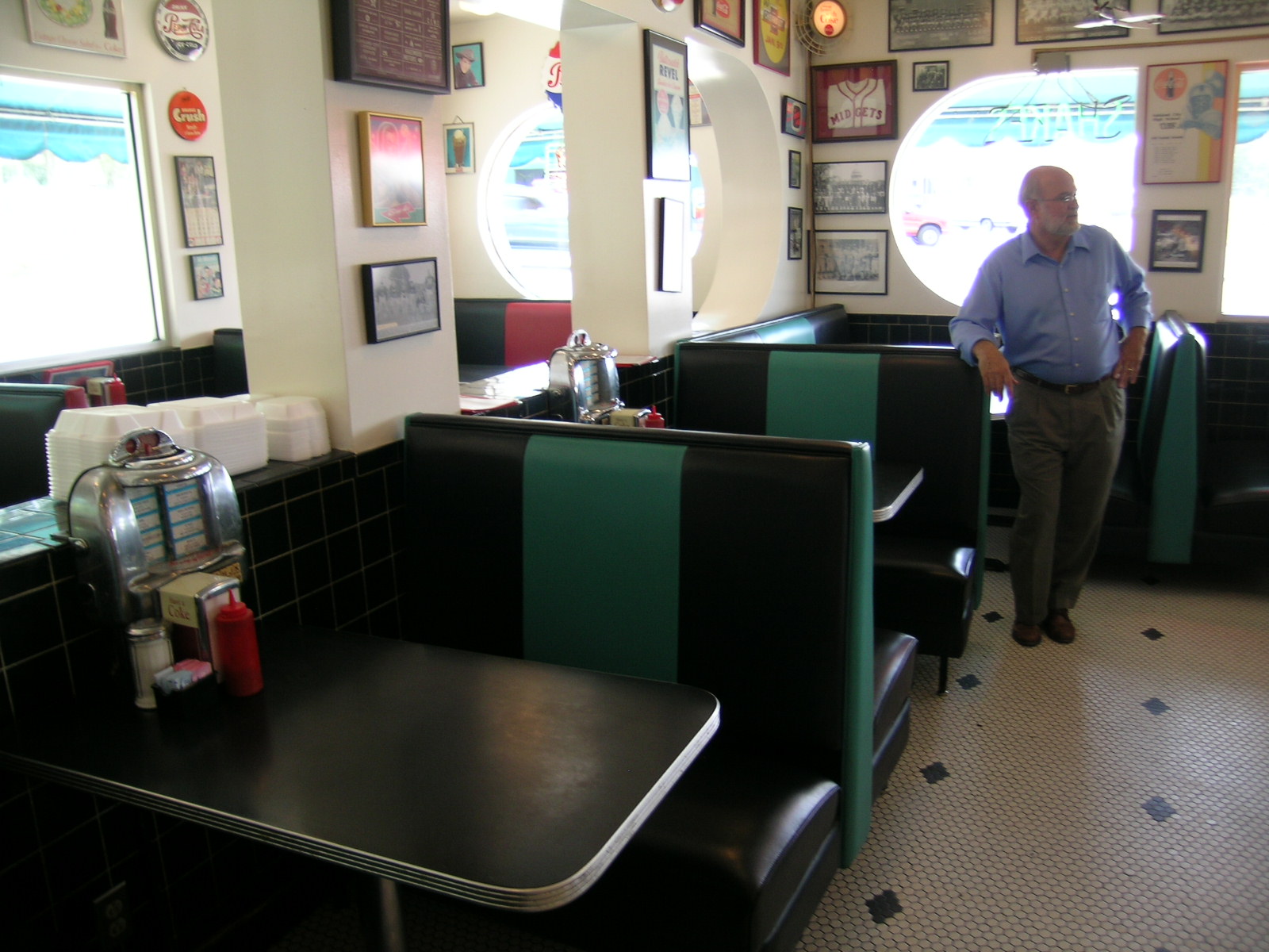 Locations Hub - Stratton's Diner