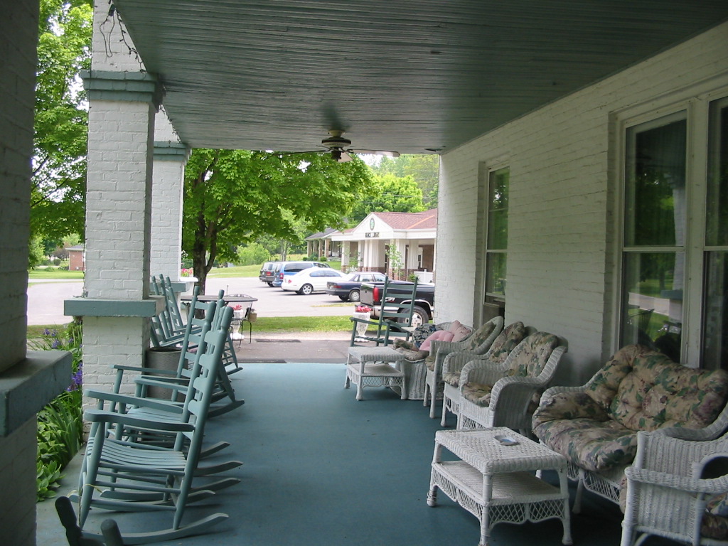 Locations Hub - Armour's Red Boiling Springs Hotel